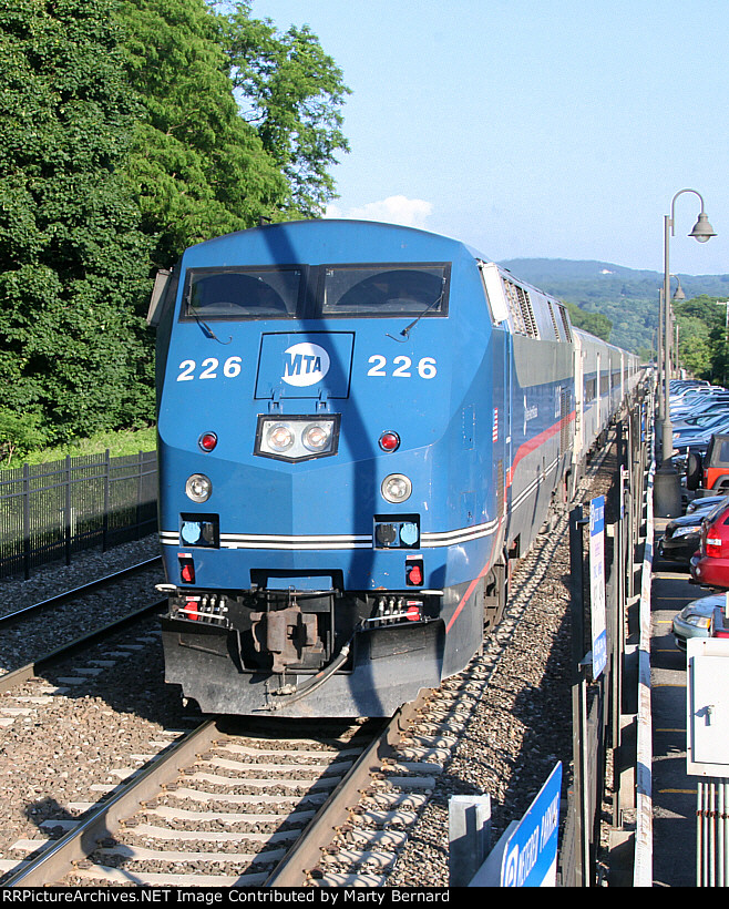 Metro North With NB Tr. 226